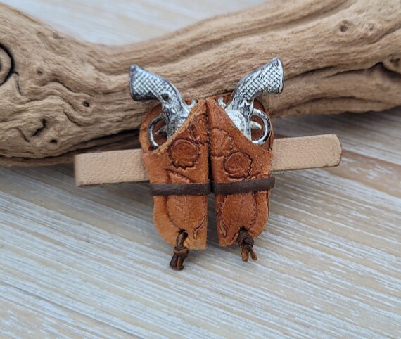 RARE! Vintage Gun Tie Clip, With Leather Holster. Gif… - Gem