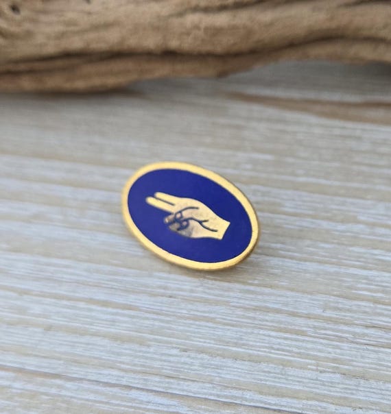 Vintage Girl Scout Pin. Brownie Pledge Pin. Collectab… - Gem