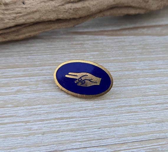 Vintage Girl Scout Pin. Brownie Pledge Pin. Collectab… - Gem