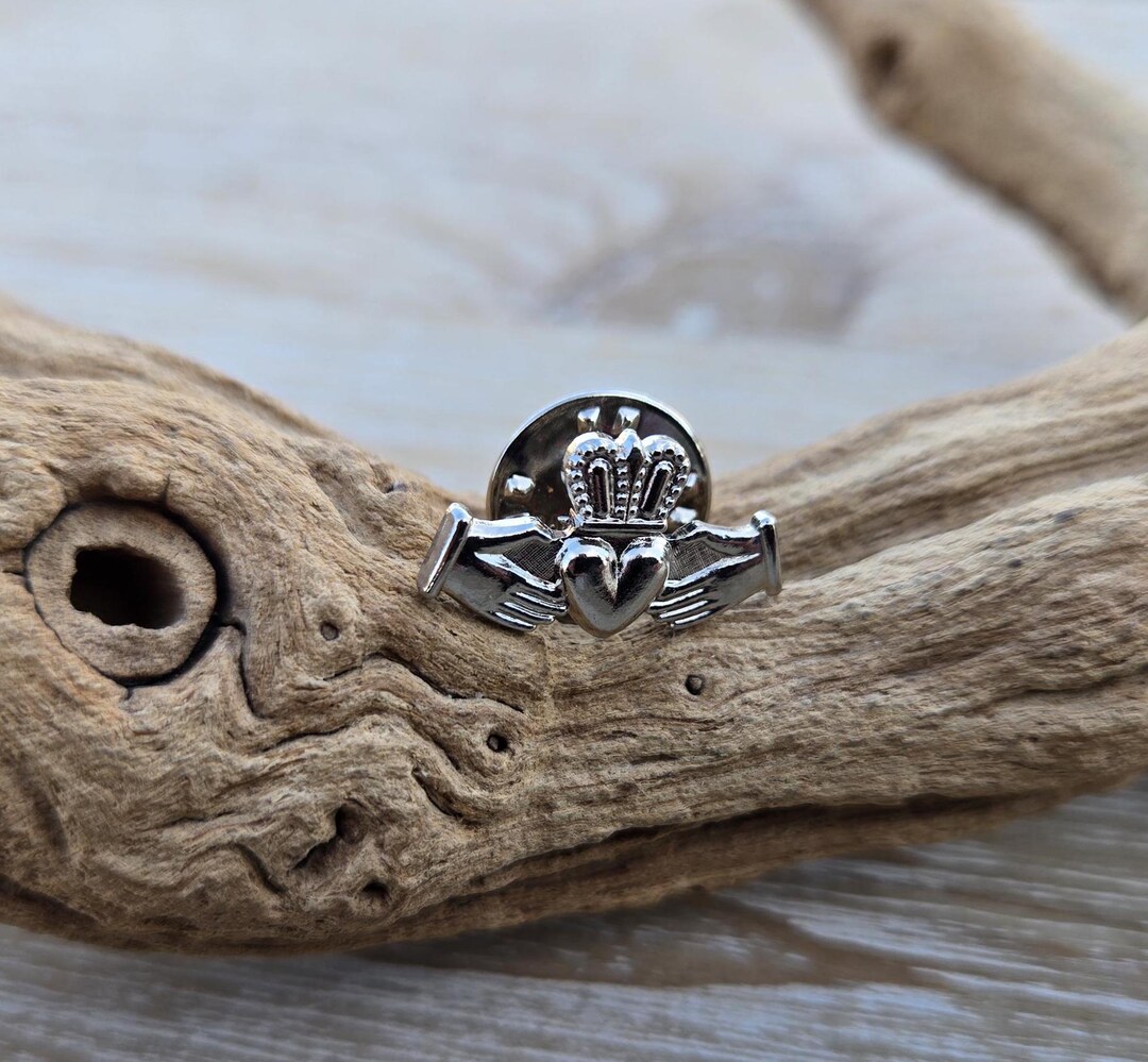 Vintage Claddagh Pin. St. Patrick's Day, Anniversary, Love, Loyalty ...