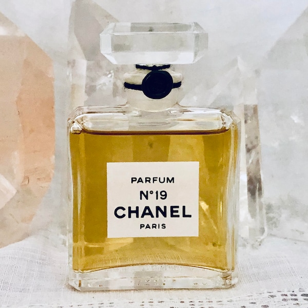 Chanel No 19 - Etsy