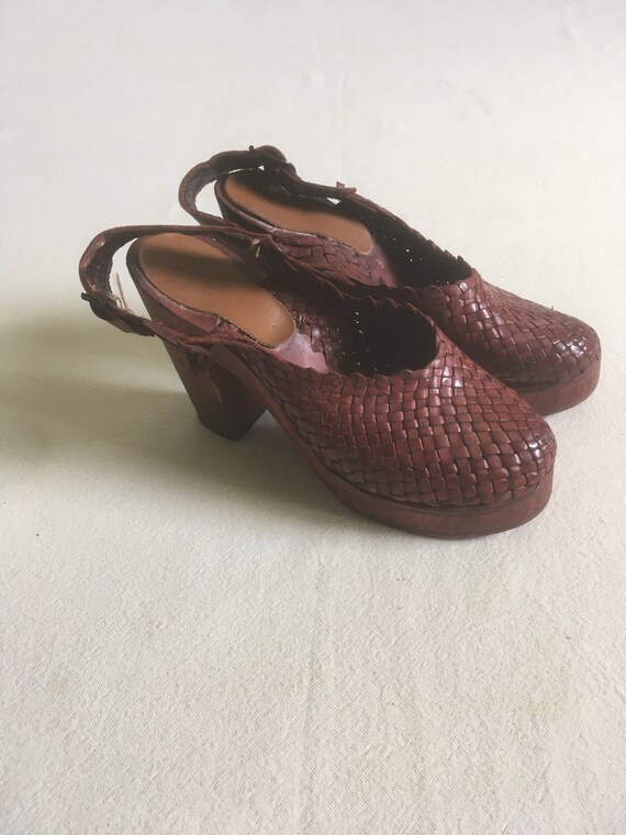 vintage 70s braided leather wooden platform clogs hua… - Gem