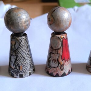 Hand-painted Medieval Knight Peg Dolls – Set of 4 Beechwood Warriors - Etsy