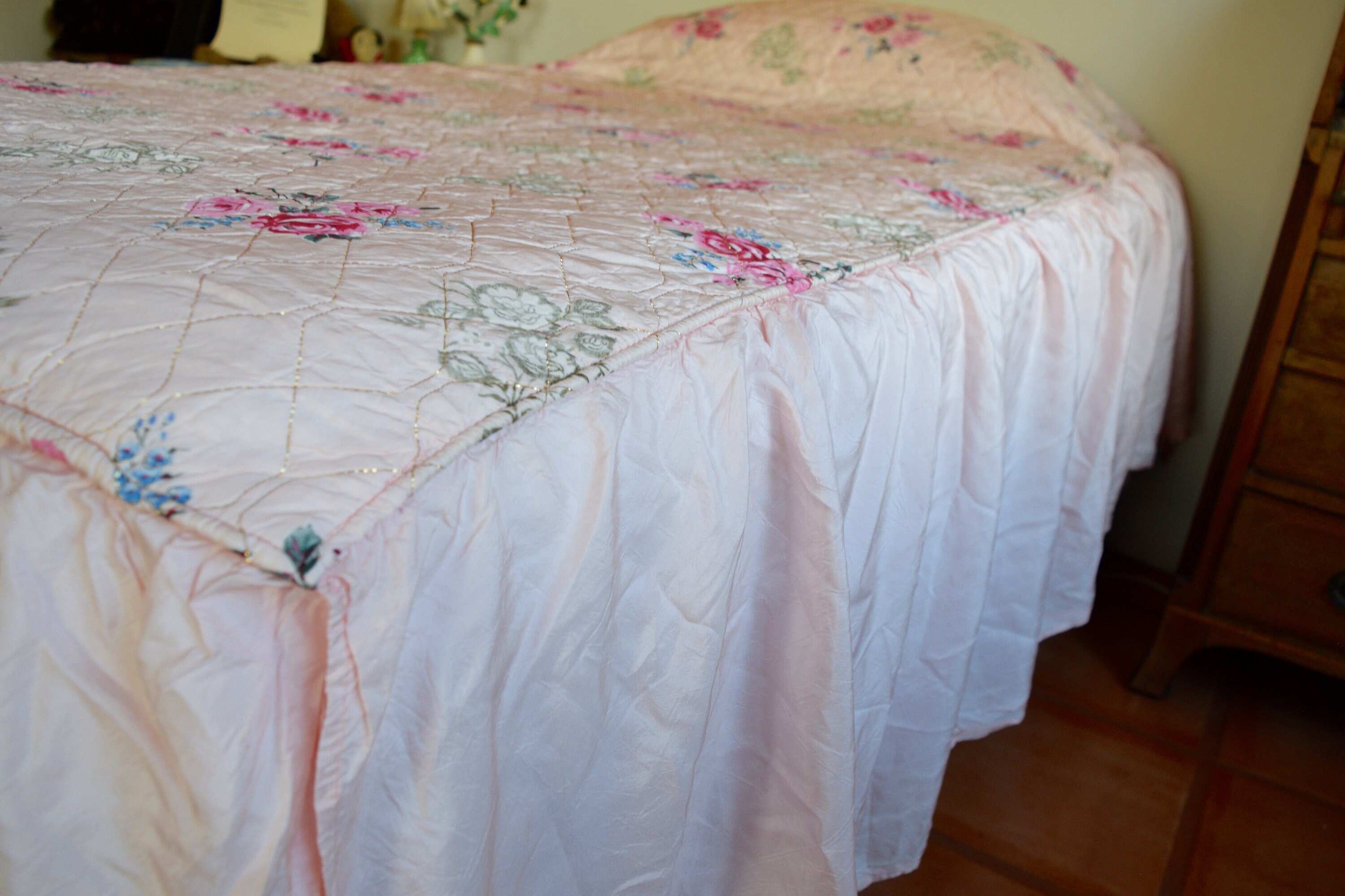 Vintage 1940s-1950s Bedspread/ Pink Roses on Peach Satin Floral Bed ...