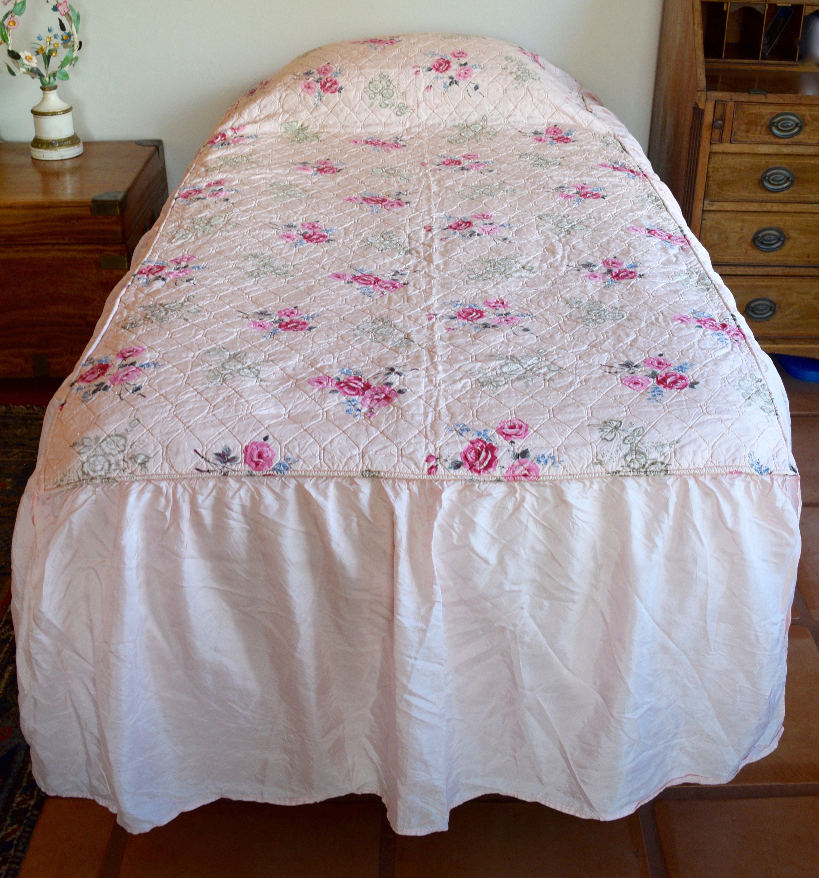 Vintage 1940s-1950s Bedspread/ Pink Roses on Peach Satin Floral Bed ...