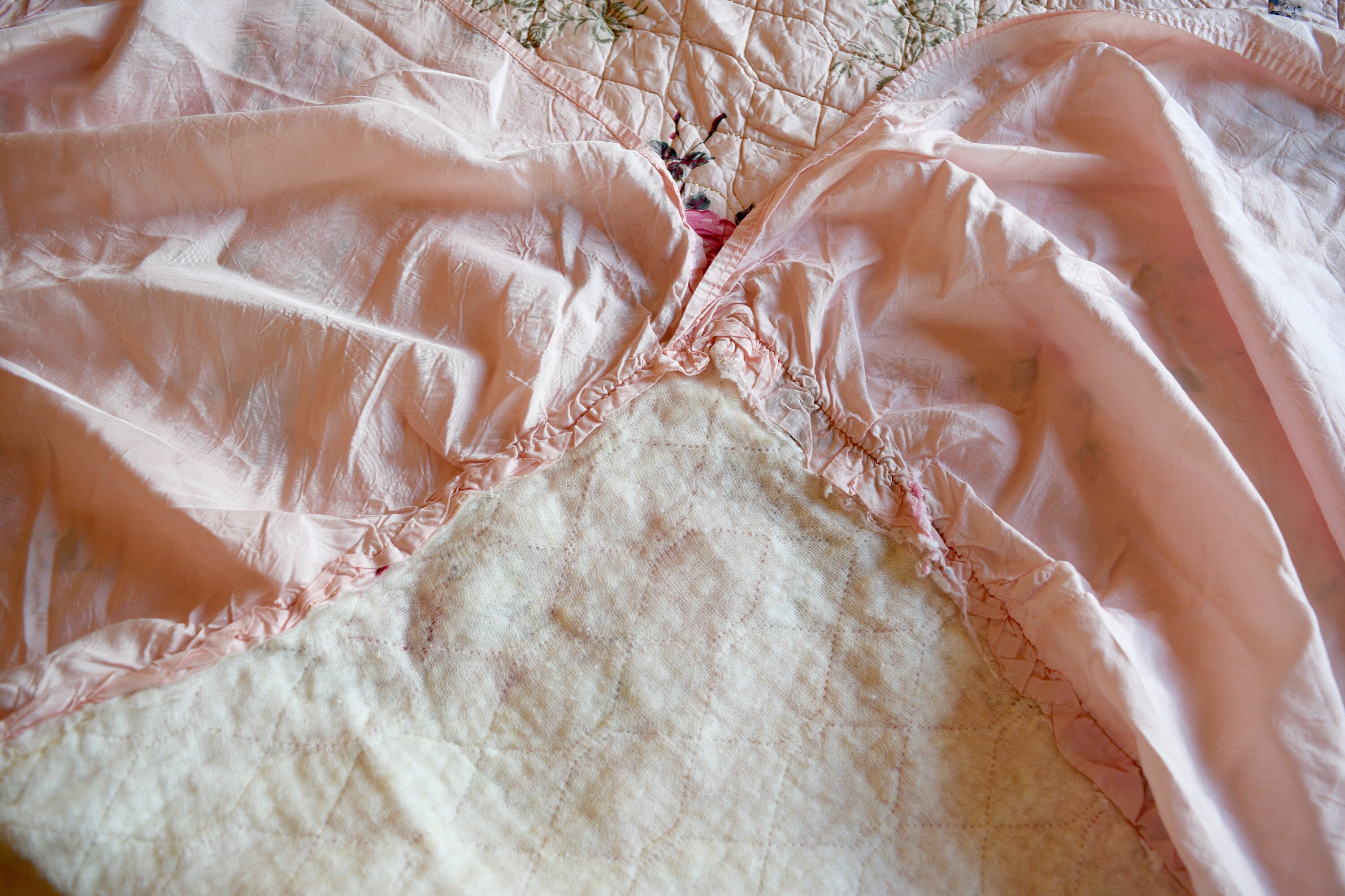 Vintage 1940s-1950s Bedspread/ Pink Roses on Peach Satin Floral Bed ...