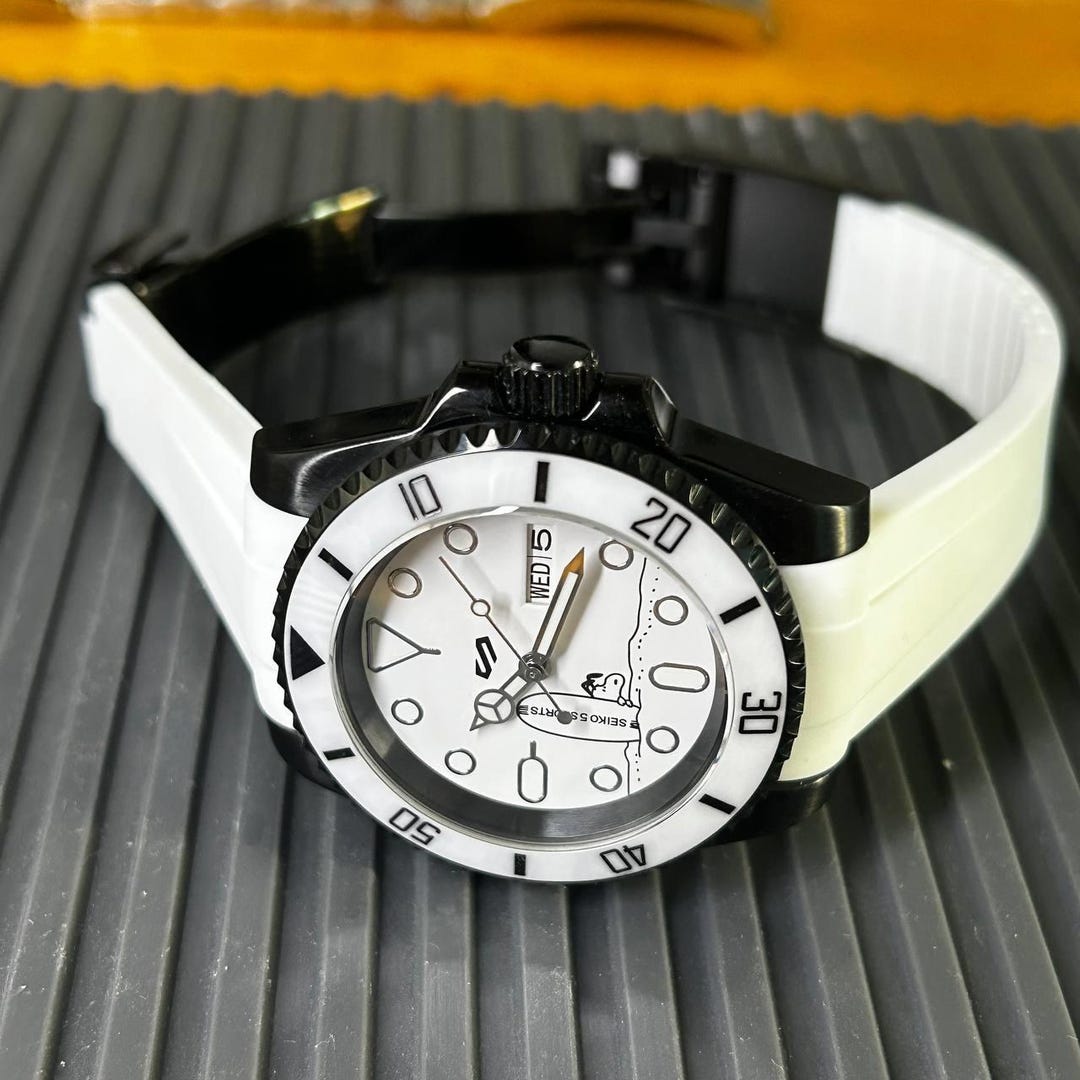 Snowflake Snoopy Mod Custom Watch Seiko Nh36 Day Date, Sapphire Crystal ...