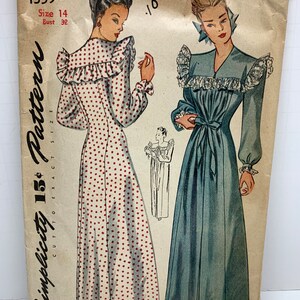 Simplicity 1359 Misses and Women’s Negligee Vintage 1940s Nightgown ...