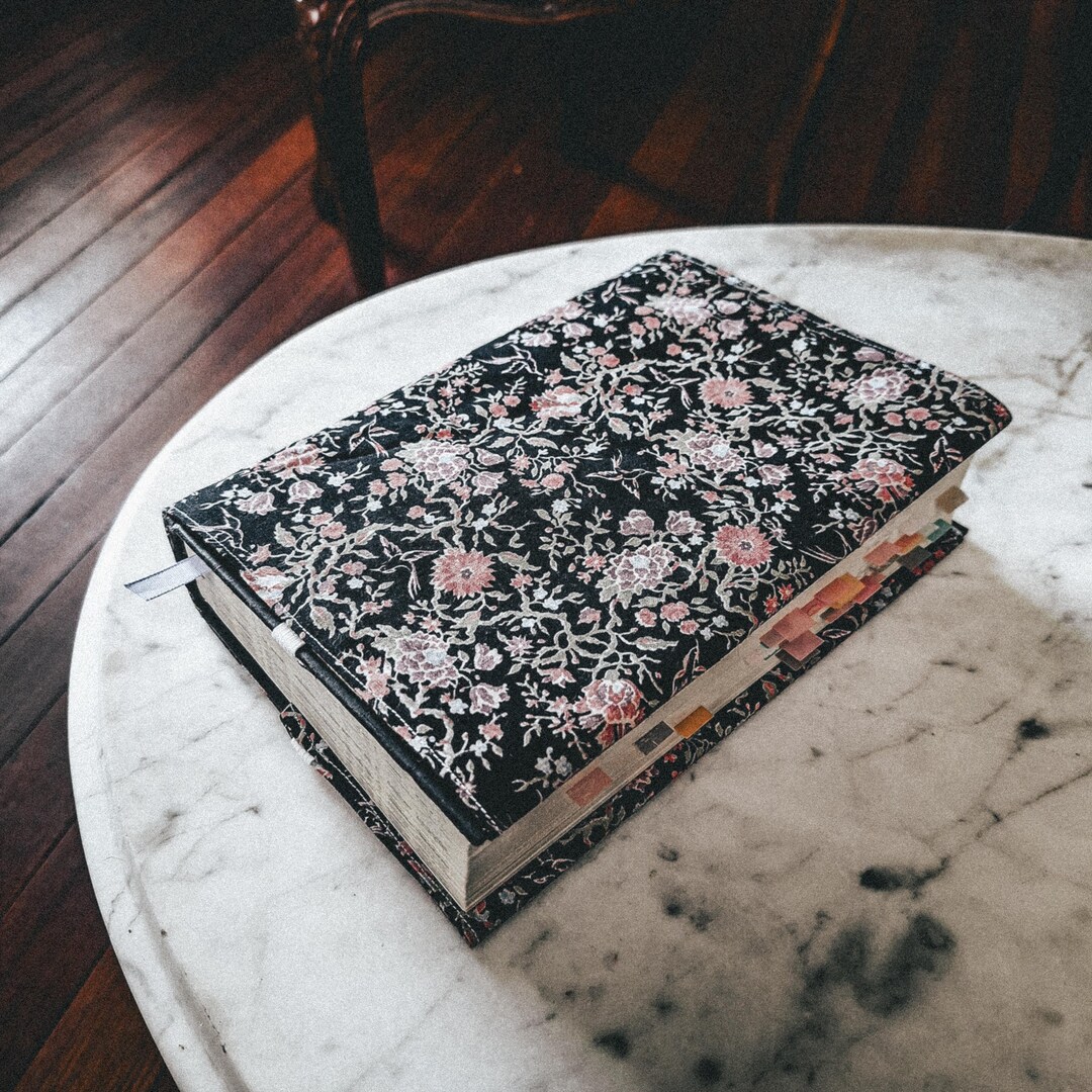 Adjustable Vintage Floral Book Cover - Etsy