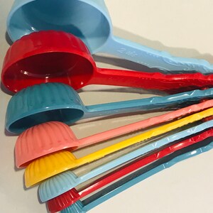8 Piece Farmhouse Measuring Spoon Set, Colorful Melamine by the Pioneer ...