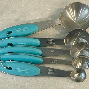 Measuring Spoon Set With Teal Colored Silicone Handles, Kitchen ...
