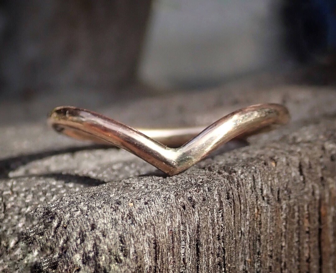 Chevron Ring, Chevron Wedding Band, Gold Nesting Band, Solid 14k Gold V ...