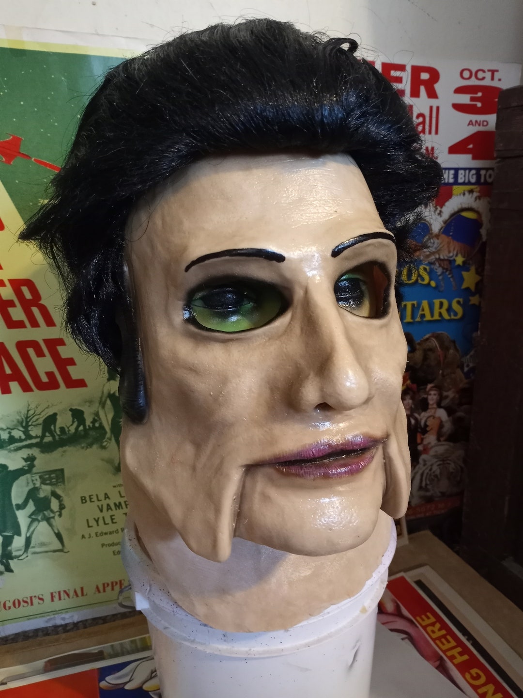 Tourist Trap Mask - Etsy