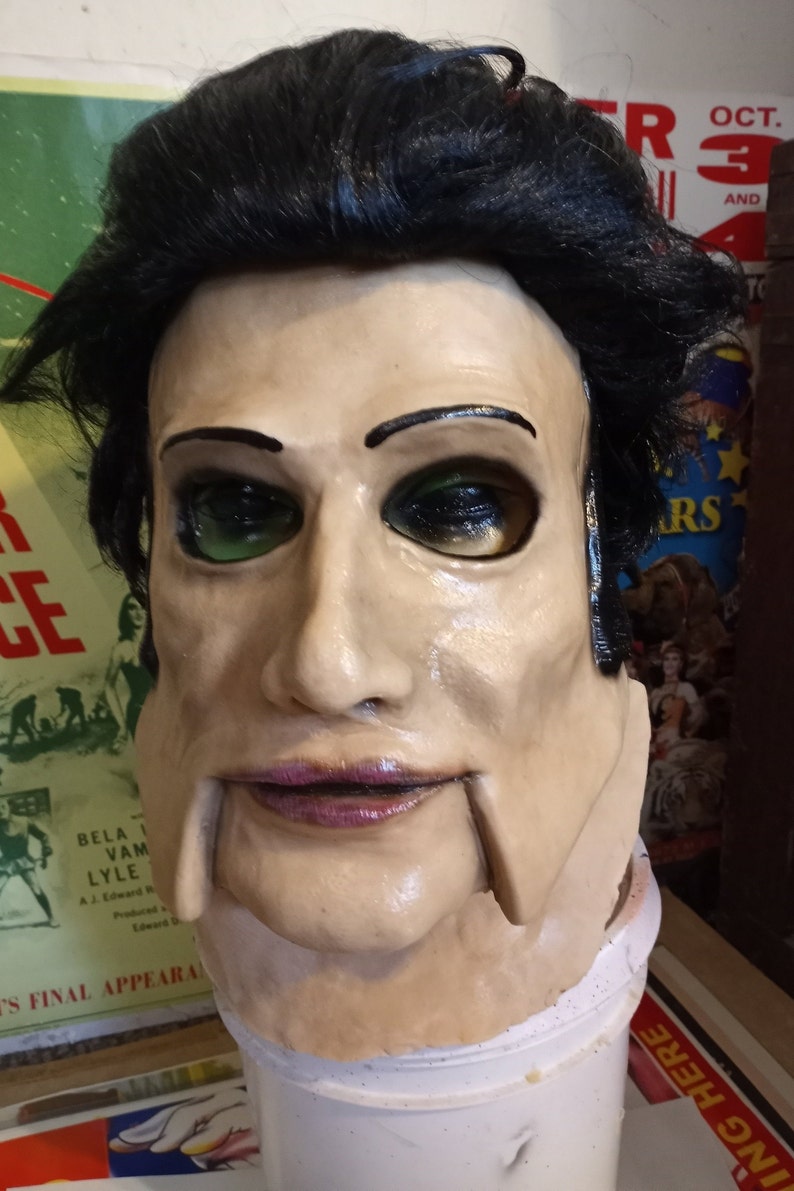 Tourist Trap Mask - Etsy
