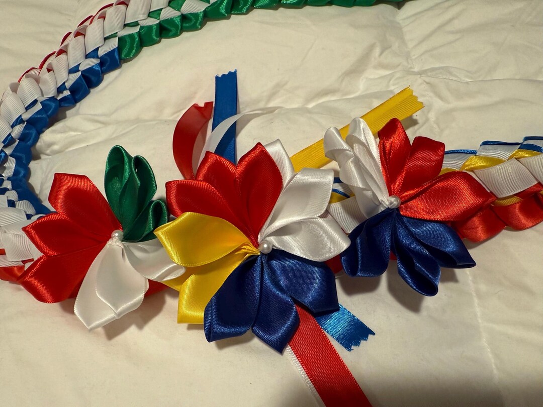 Me 3 (multi-cultural) Deluxe Ribbon Lei - Etsy