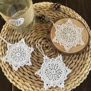 Beautifully Crochet Snowflakes With Crystal/christmas Tree Decoration ...
