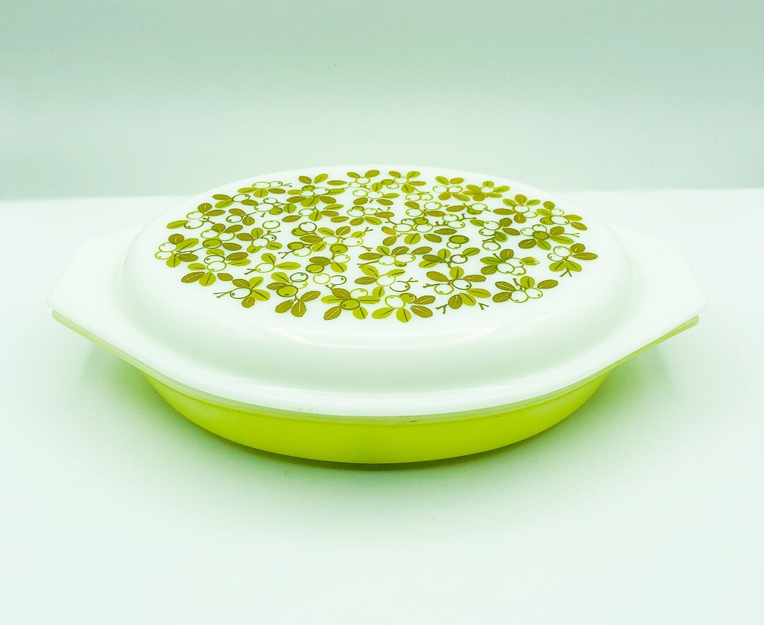 Pyrex 1 1/2 Quart Divided Verde Green Vegetable Dish With Mistletoe Lid ...