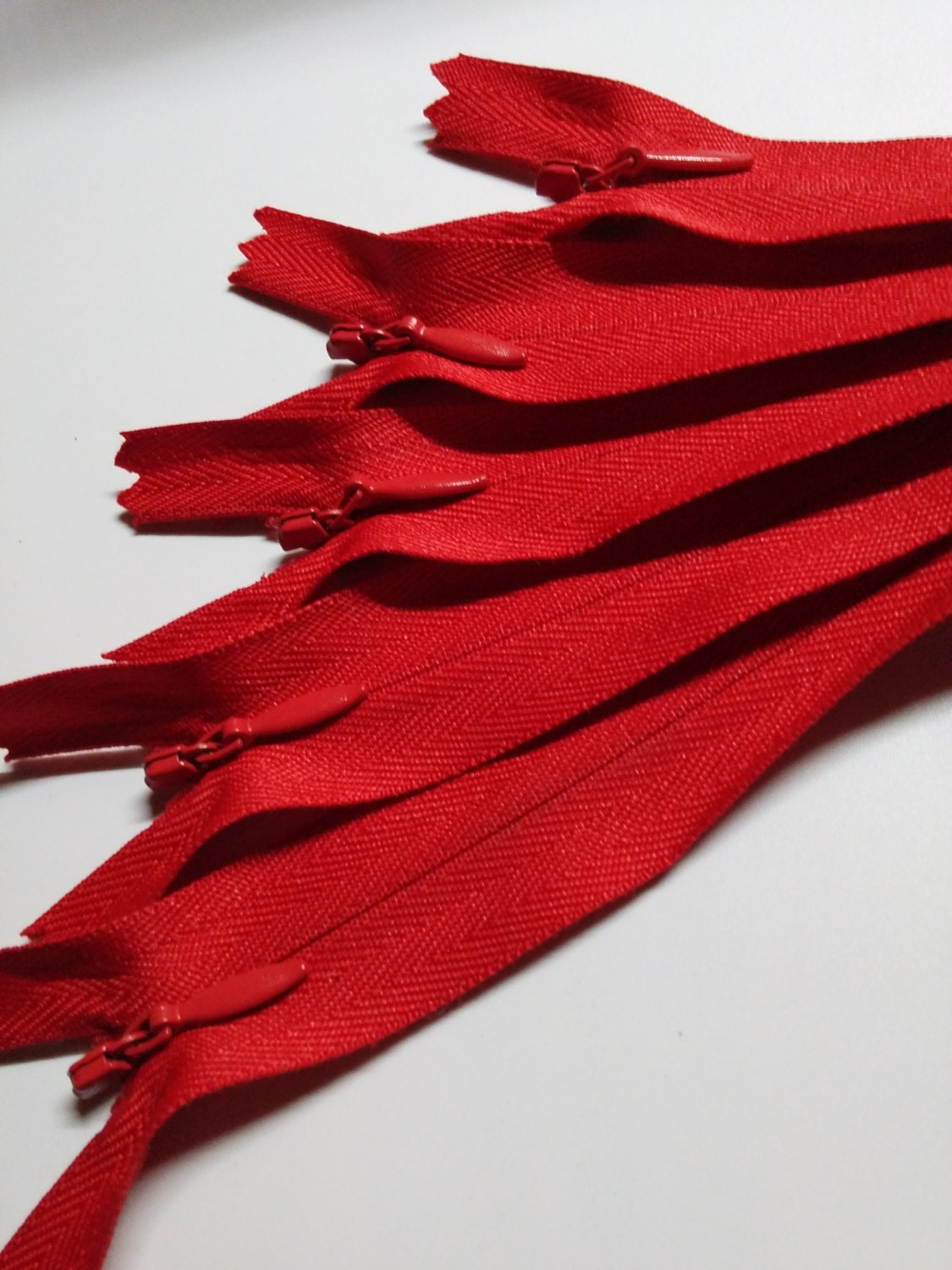 INVISIBLE Zipper YKK Color 820 Chery Red 24 Inch 60cm 1 Piece With Drop ...