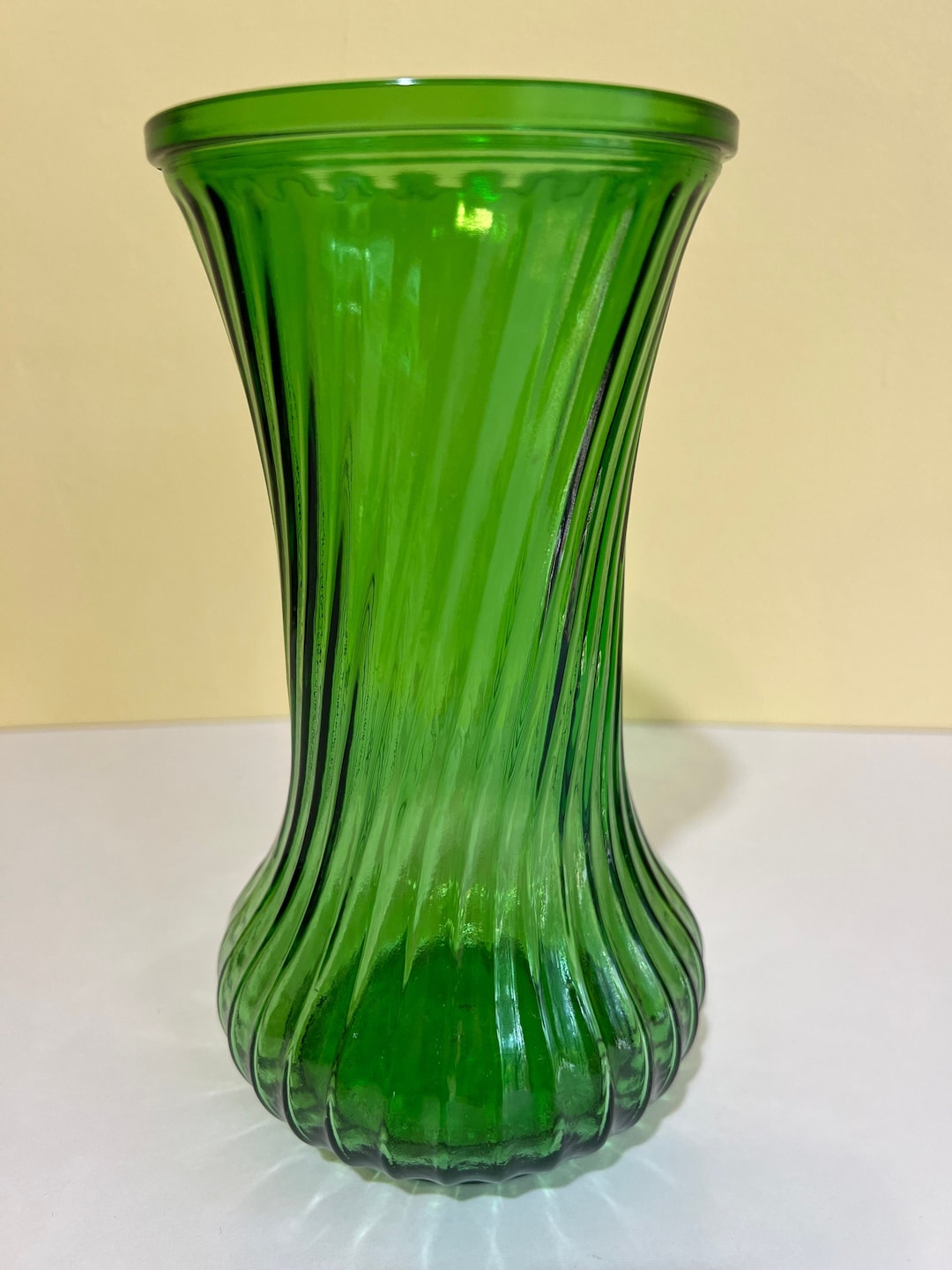 Vintage Hoosier Green Glass Vase: Ribbed Swirl Design, 4090 - Etsy