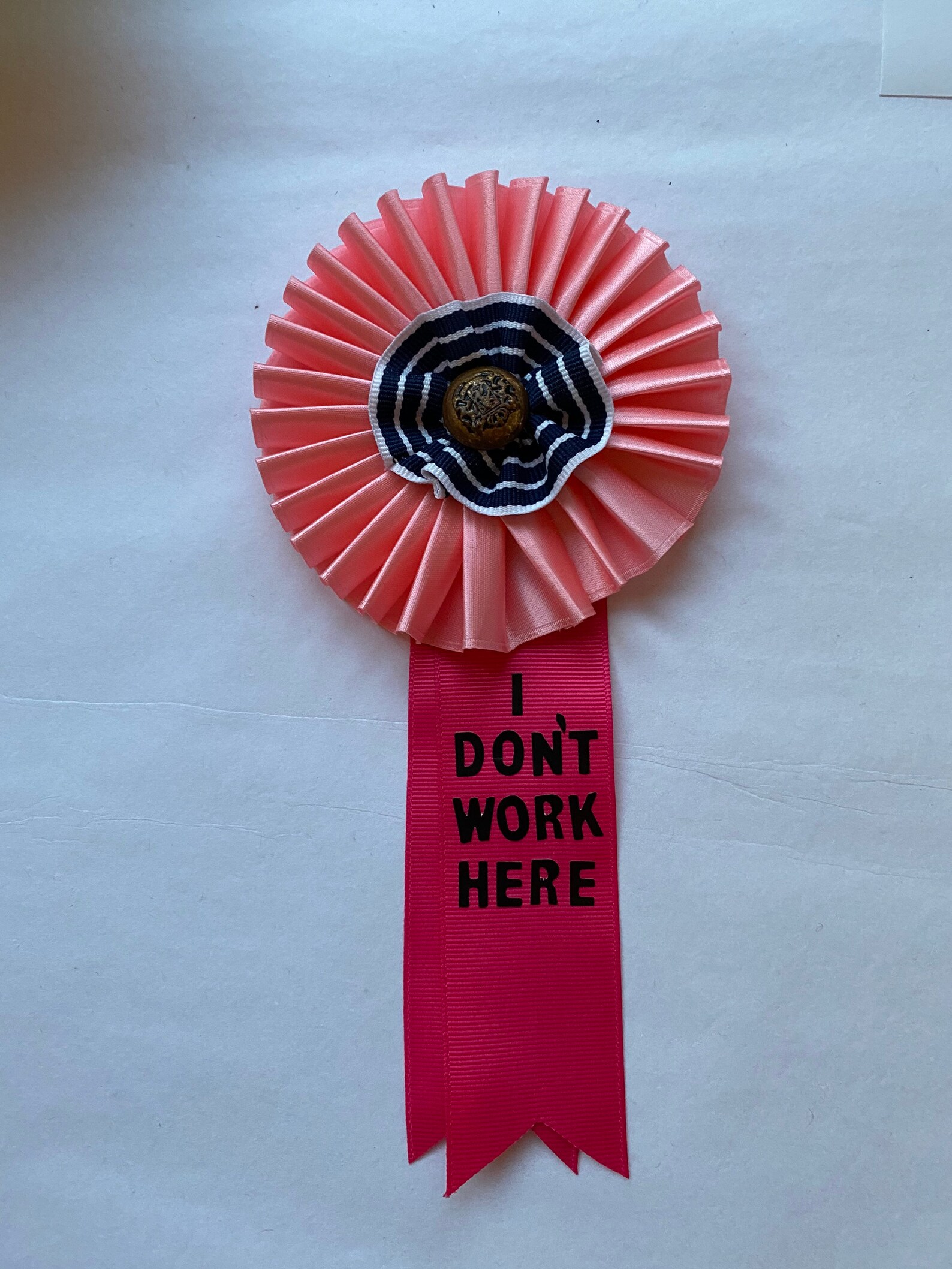 I Dont Work Here Visitor Ribbon Cockade Badges - Etsy