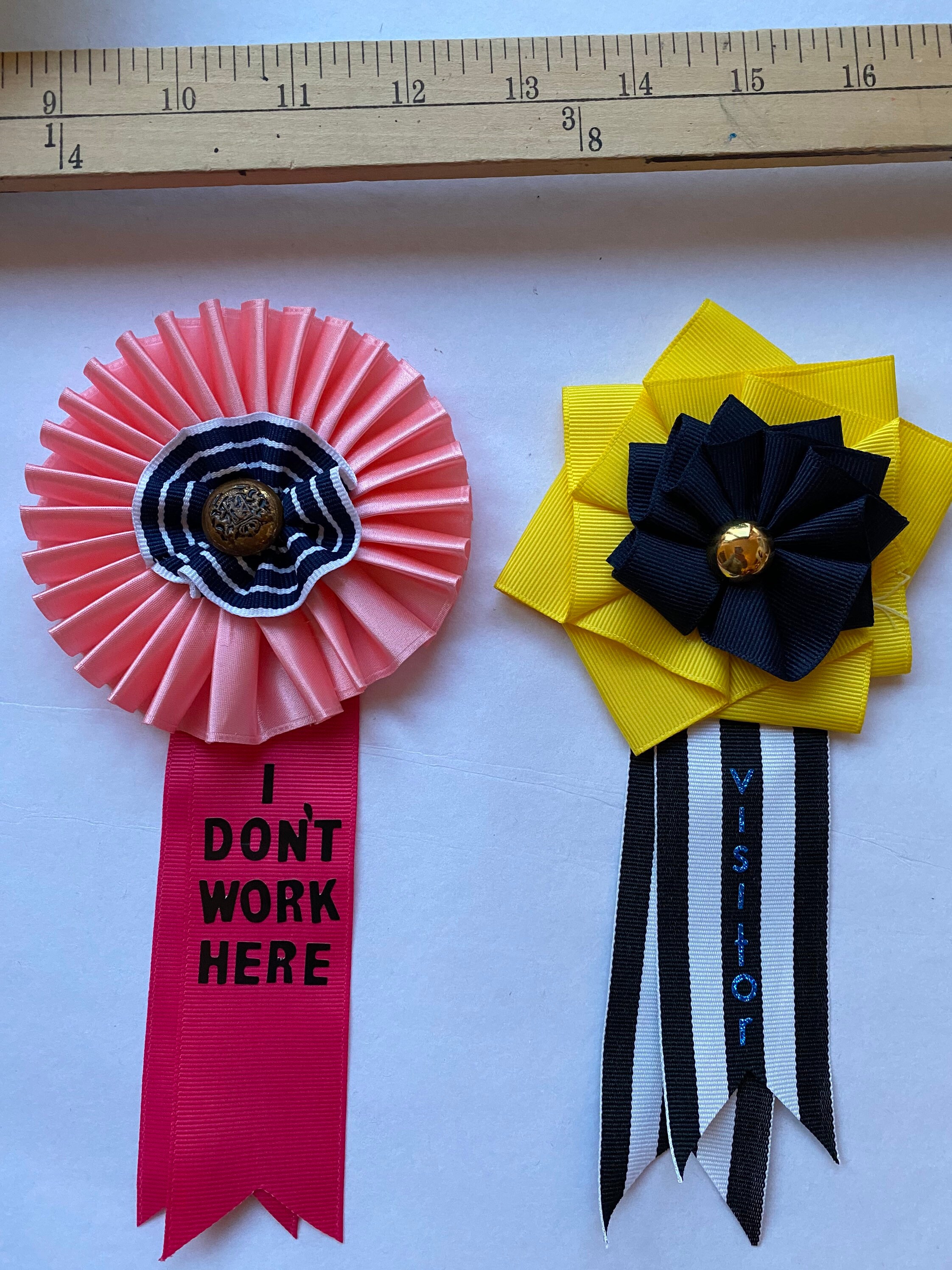 I Dont Work Here Visitor Ribbon Cockade Badges - Etsy