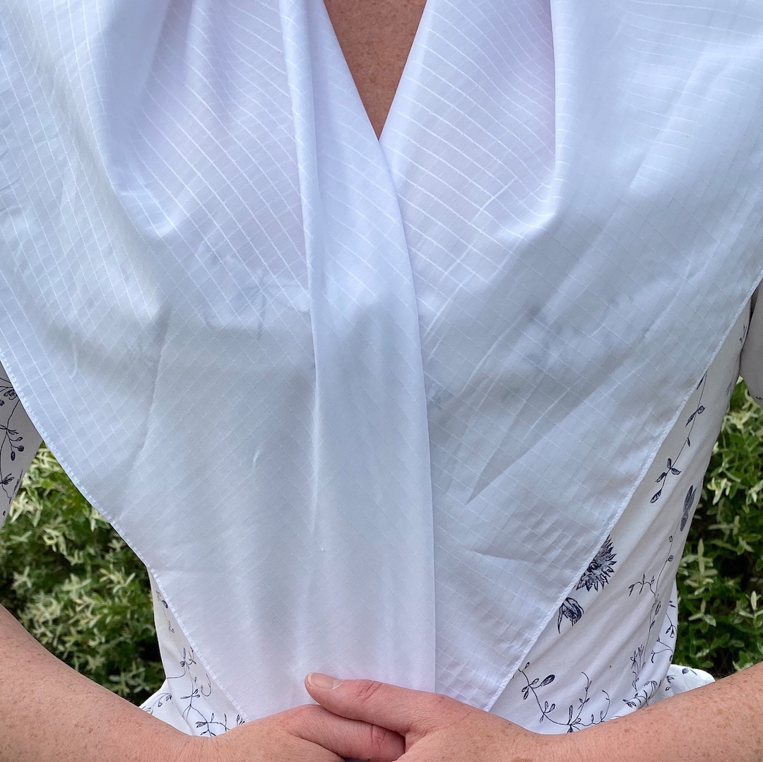 Fine White Cotton Woven Cross Barred Windowpane Check Large Triangular ...