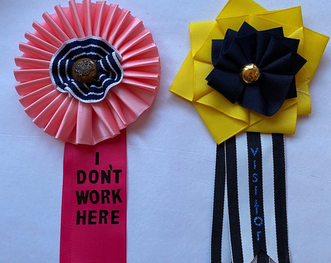 I Dont Work Here Visitor Ribbon Cockade Badges - Etsy