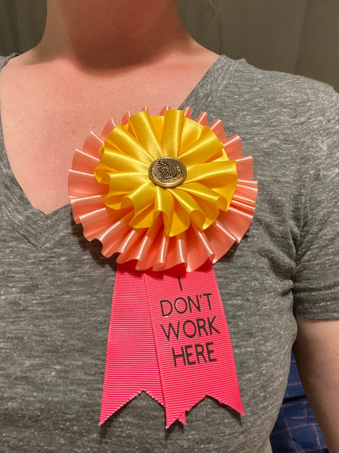 I Dont Work Here Visitor Ribbon Cockade Badges - Etsy