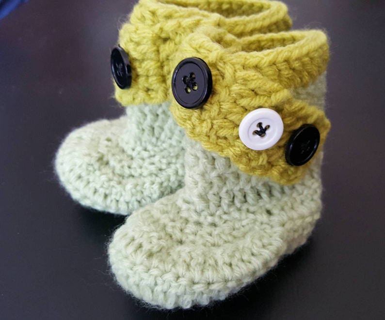 Baby Green booties/ baby boots/ baby photo props/ frog shoes/ | Etsy