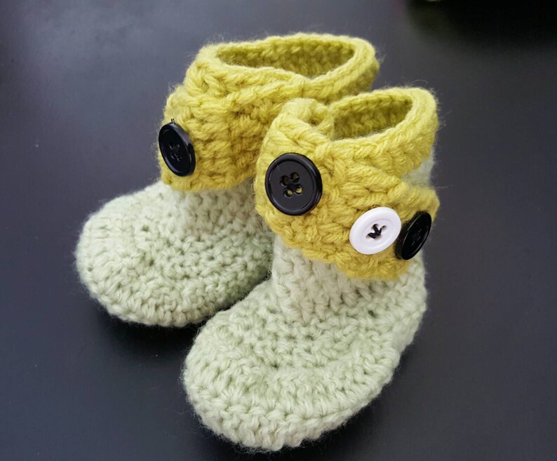 Baby Green booties/ baby boots/ baby photo props/ frog shoes/ | Etsy