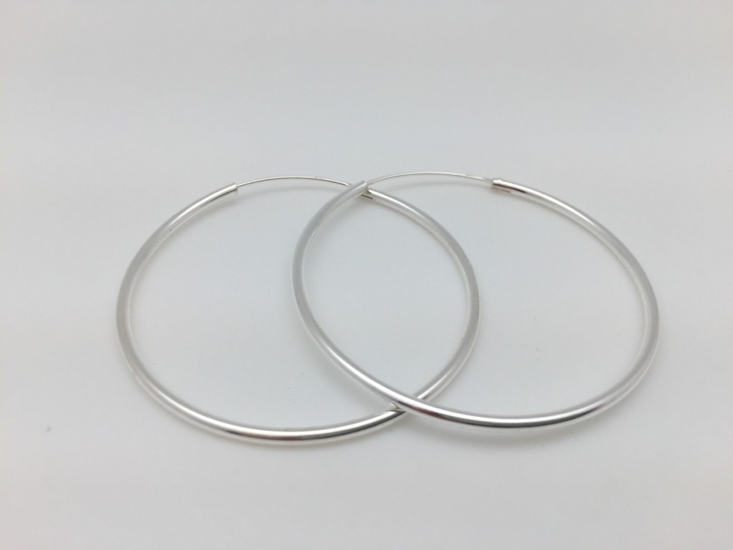 Medium Continuous Silver Hoops // 925 Sterling Silver // Round Design ...