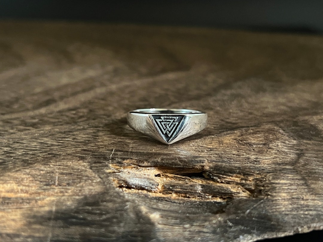 Valknut Ring // Viking Ring // 925 Sterling Silver // Sizes 7 to 12 - Etsy