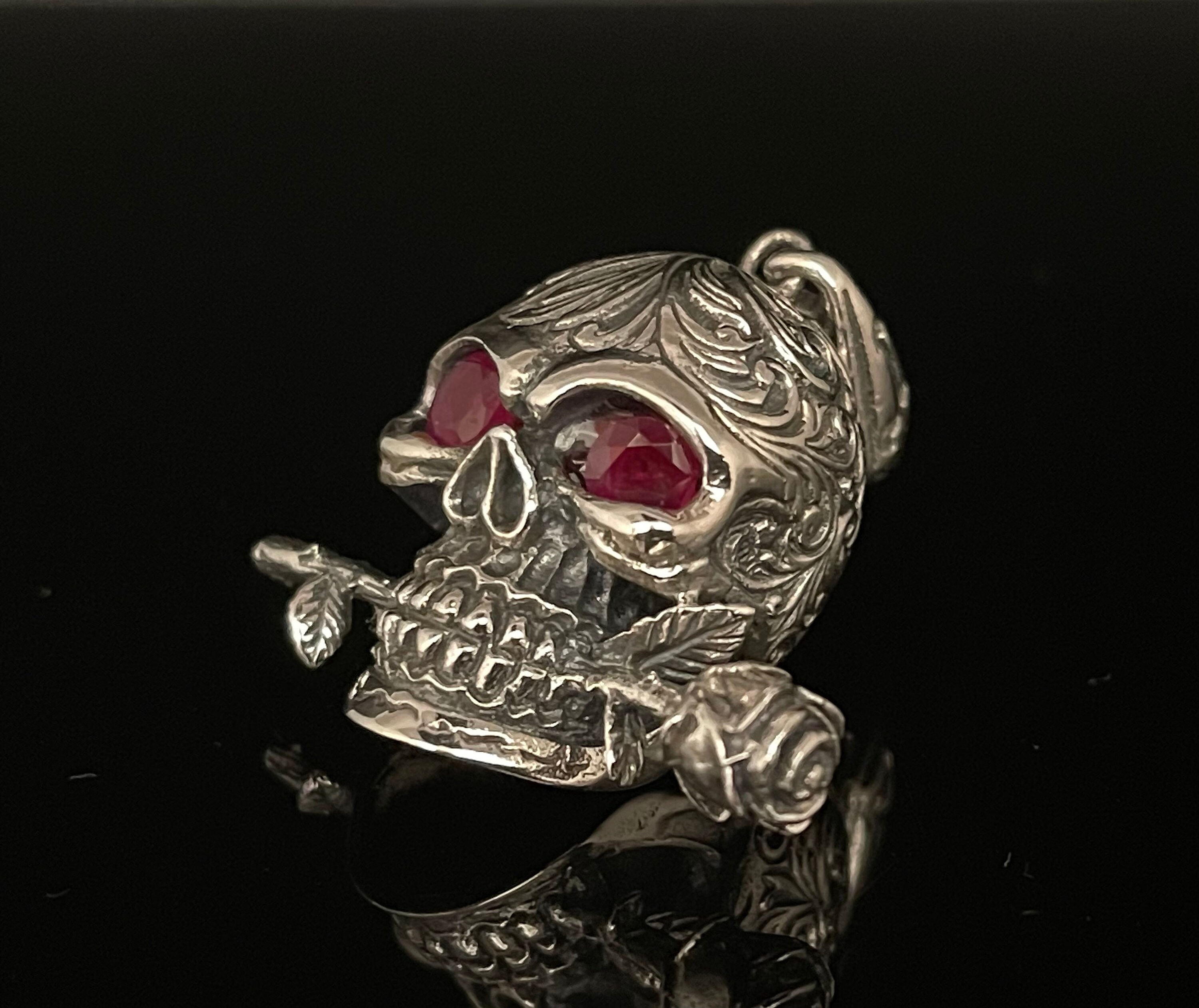 Skull with ruby eyes store