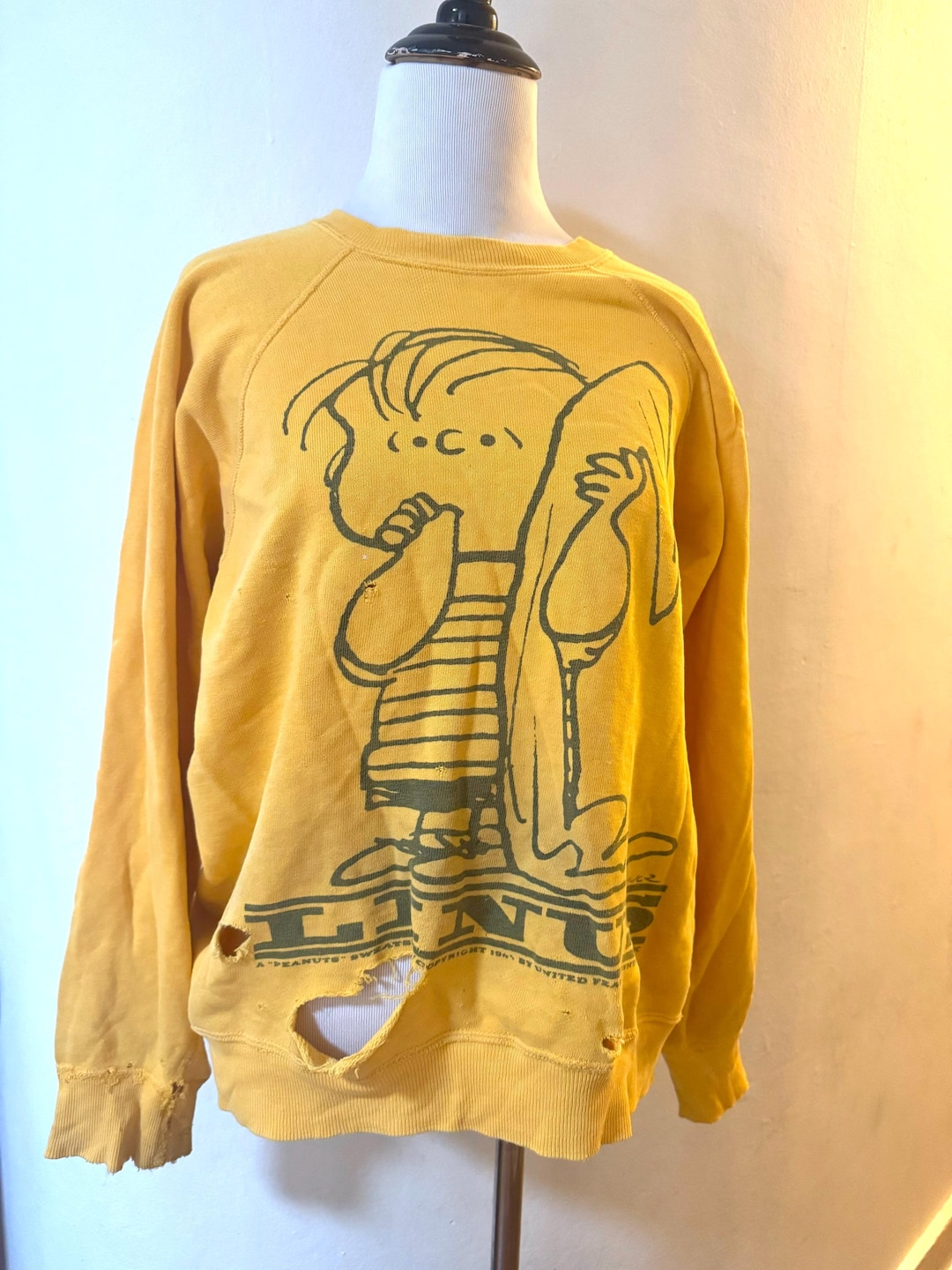 1960s Mayo Spruce LINUS Peanuts Yellow Sweatshirt - Etsy