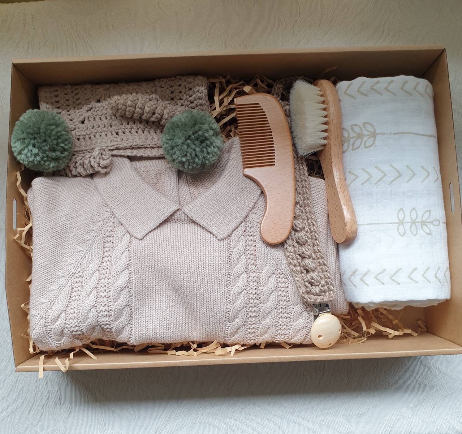 Deluxe Baby Newborn Gift Set Hamper Box Includes Knitted Suit, Muslin ...