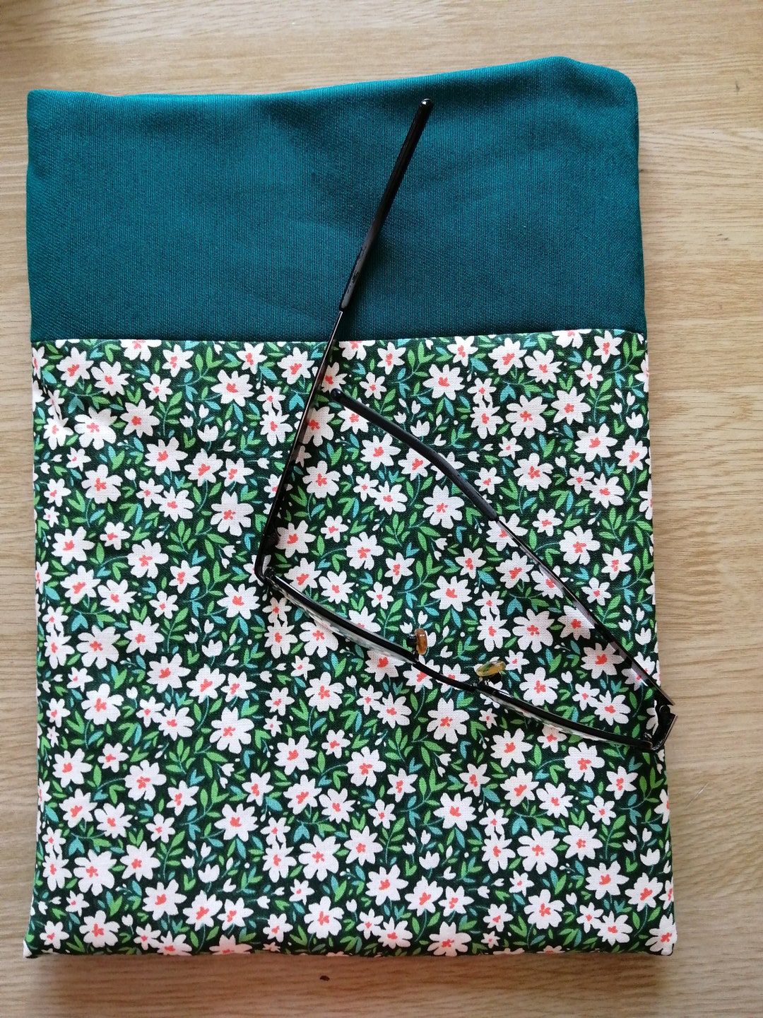 Daisies Book Carrying Case / Book Protector / Protective Pouch ...