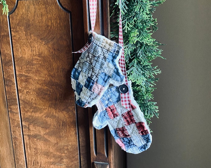 Vintage Quilted Pair of Mittens,repurposed Quilt Hanger,winter Decor ...