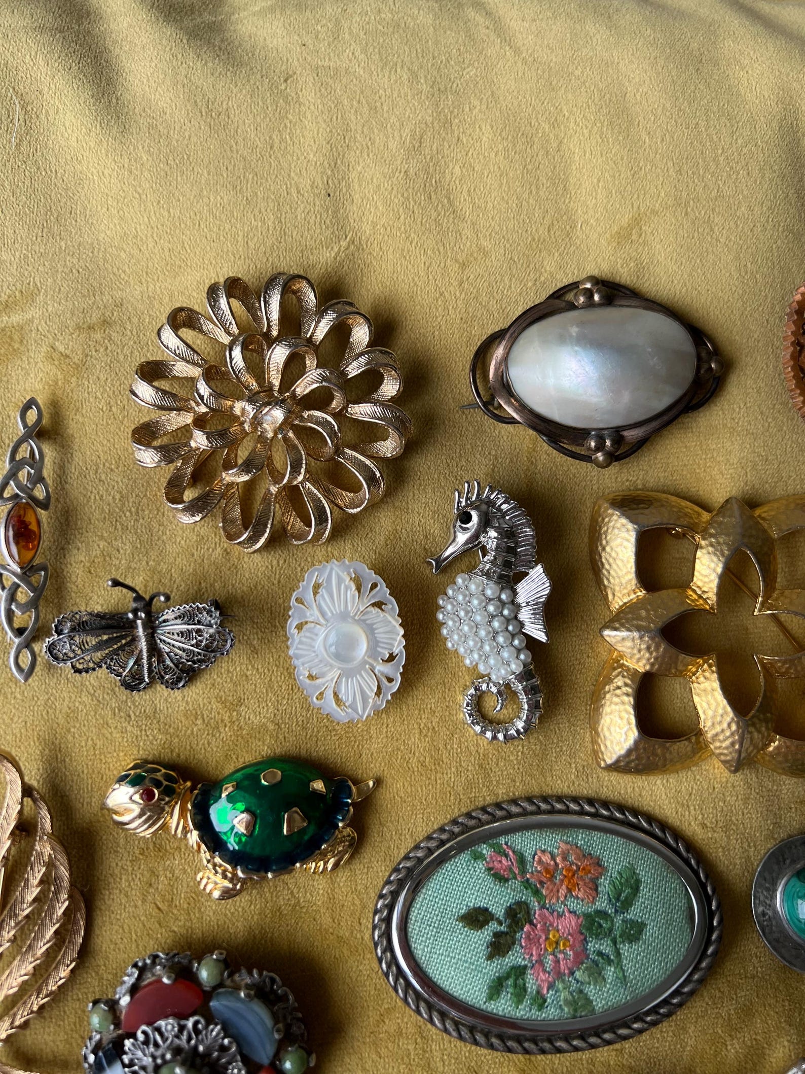 Vintage Brooches Badges 50s 60s 70s 80s Collectible Pick Your Brooch - Etsy