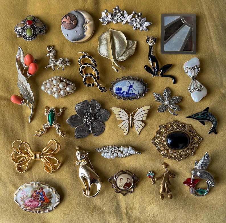 Vintage Brooches Badges 50s 60s 70s 80s Collectible Pick Your Brooch - Etsy