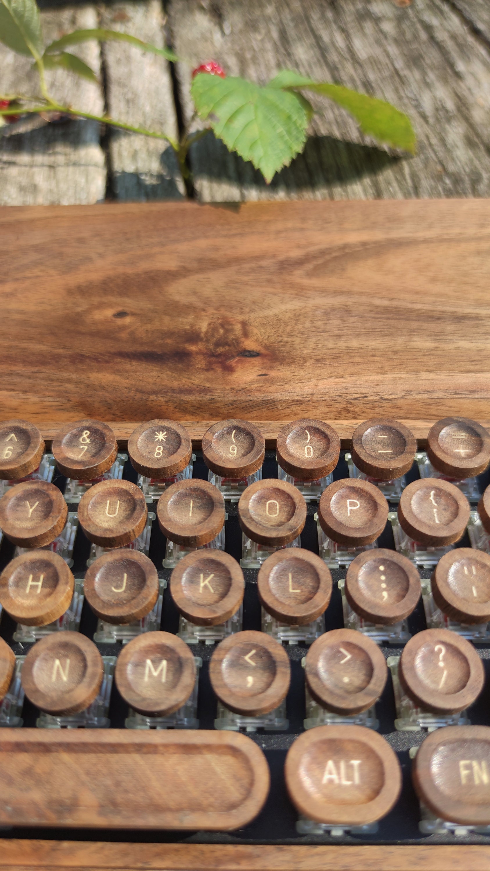 Wooden Keyboard With Retro Typewriter Keycaps M9 Bluetooth version