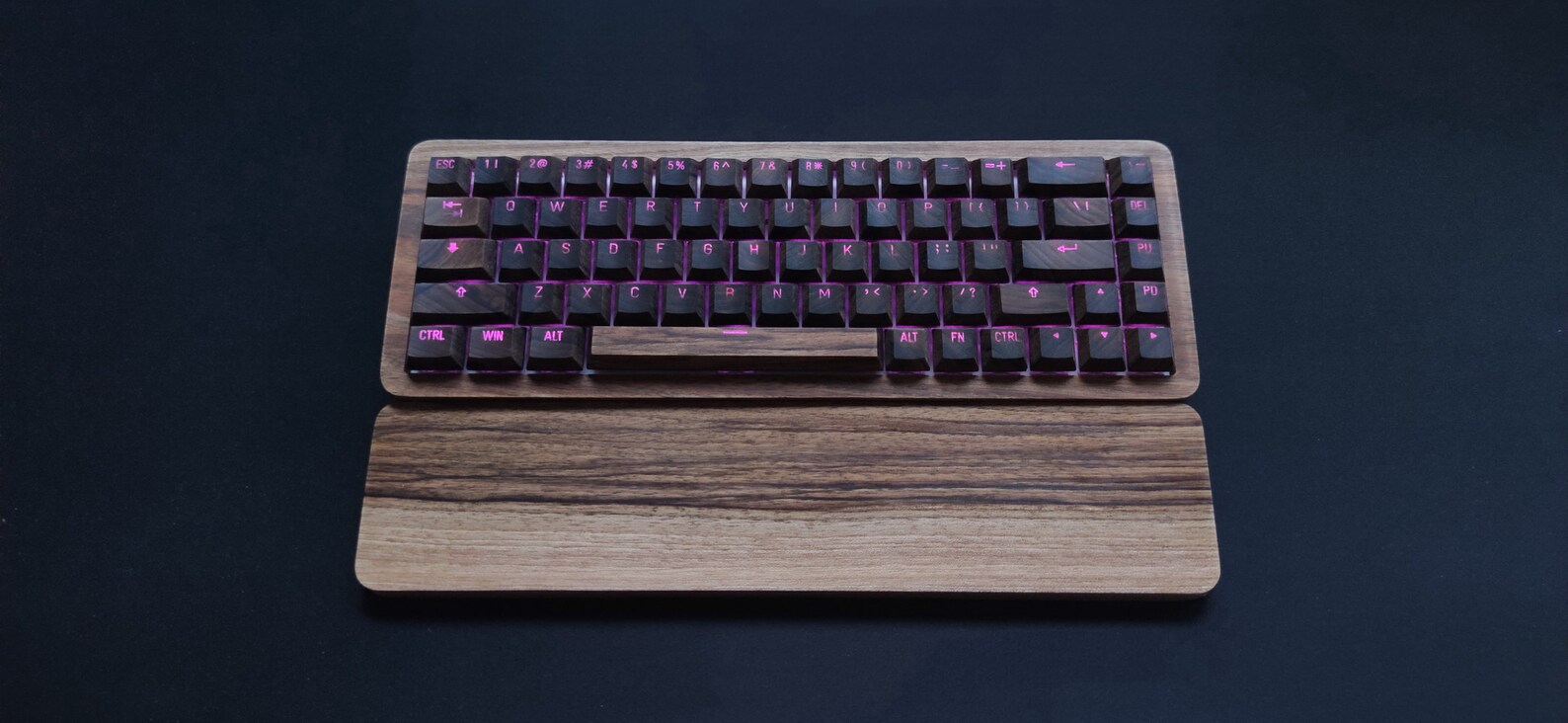 Solid Walnut 65% Mechanical Keyboard | Resin Backlit Hot-swap Handmade ...