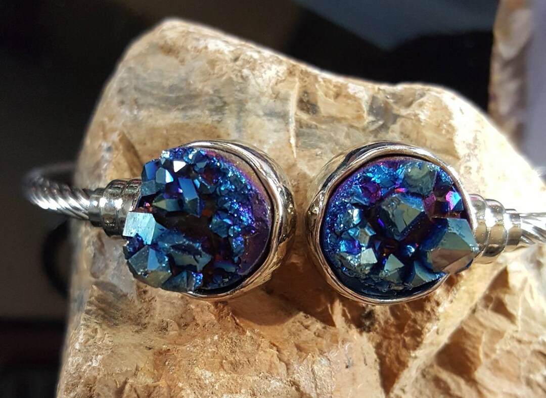 Pulsera drusa azul, pulsera de puño de plata con cristales druzy azules ...