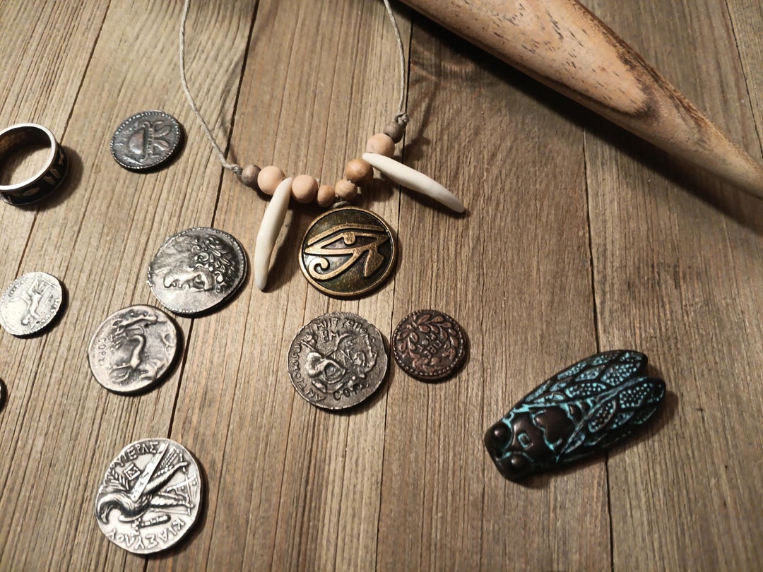 Eye of Horus Disk Vampire Trophy Necklace - Etsy