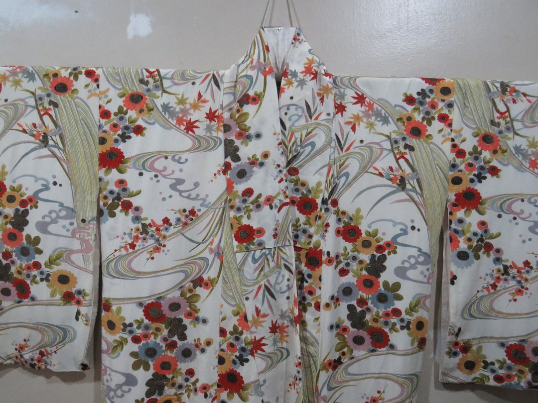 Vintage Japanese Kimono White Color Flower Pattern Kimono Robe ...
