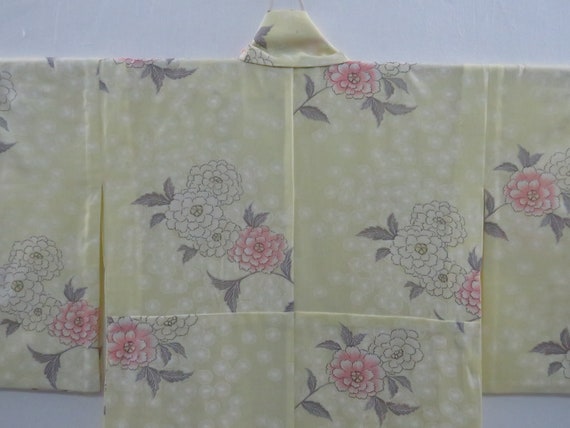 Vintage Japanese kimono yellow color flower pattern k… - Gem