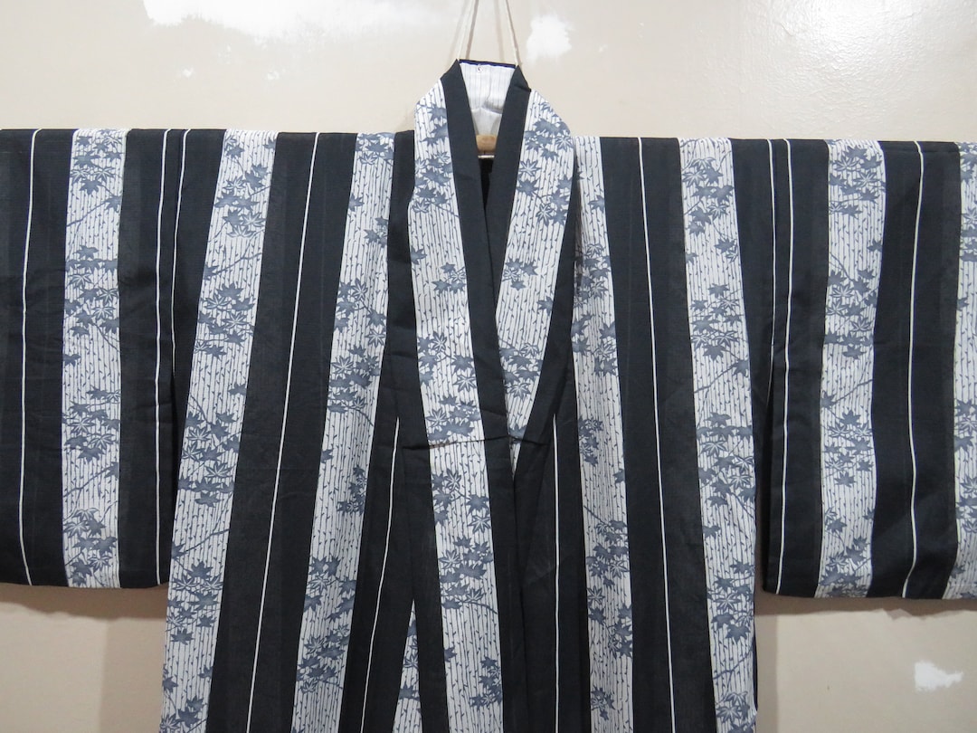 Vintage Japanese Kimono White and Black Color Flower Pattern Kimono ...