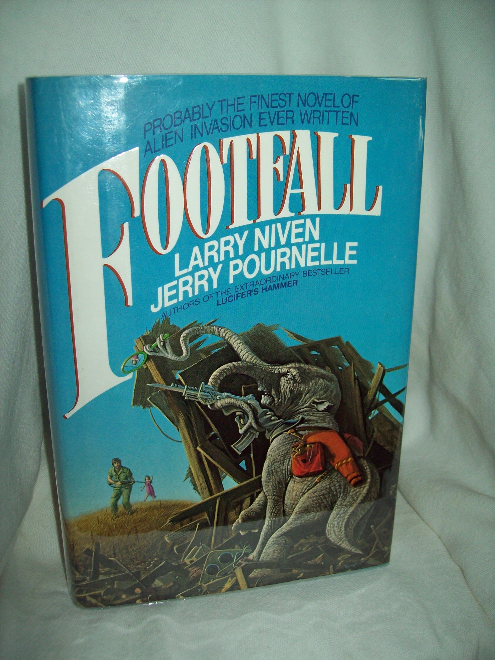 Footfall by Larry Niven & Jerry Pournelle. 1st Edition 1st | Etsy