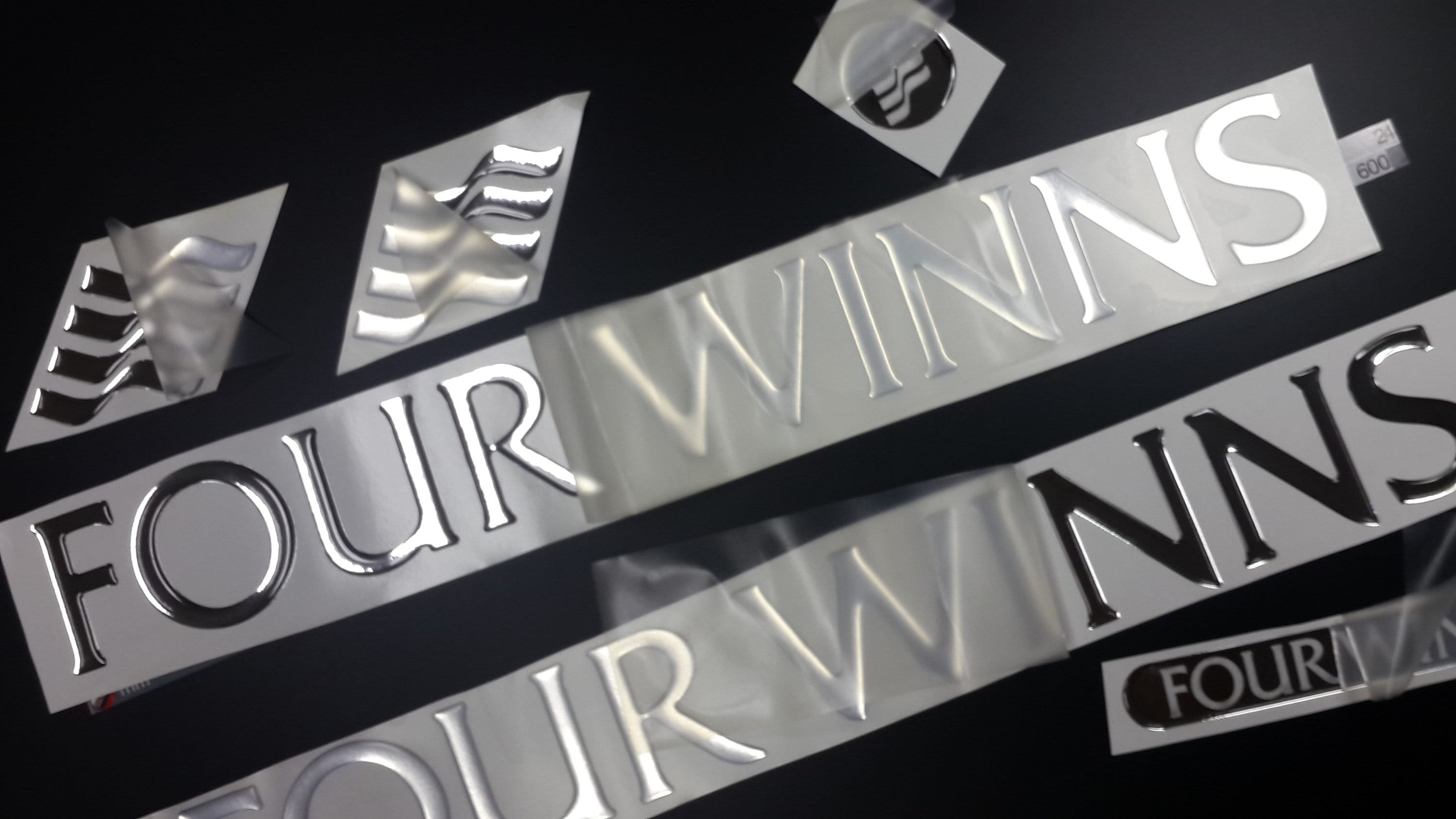 Four Winns Boat Emblem 25 Domed Decals Stickers Set Toys & Games Sports ...