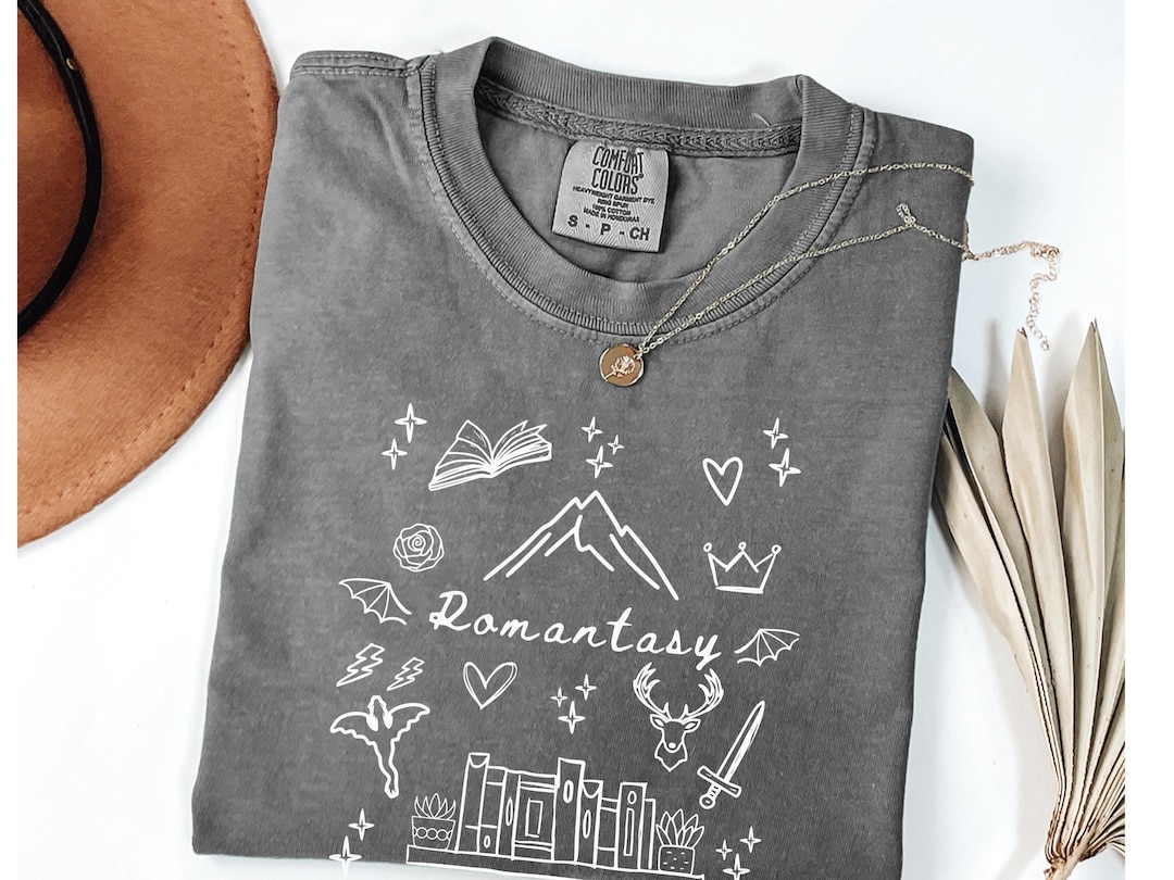 Romantasy T-shirt for Women Fantasy Romance Reader Gift Cute Shirt for ...