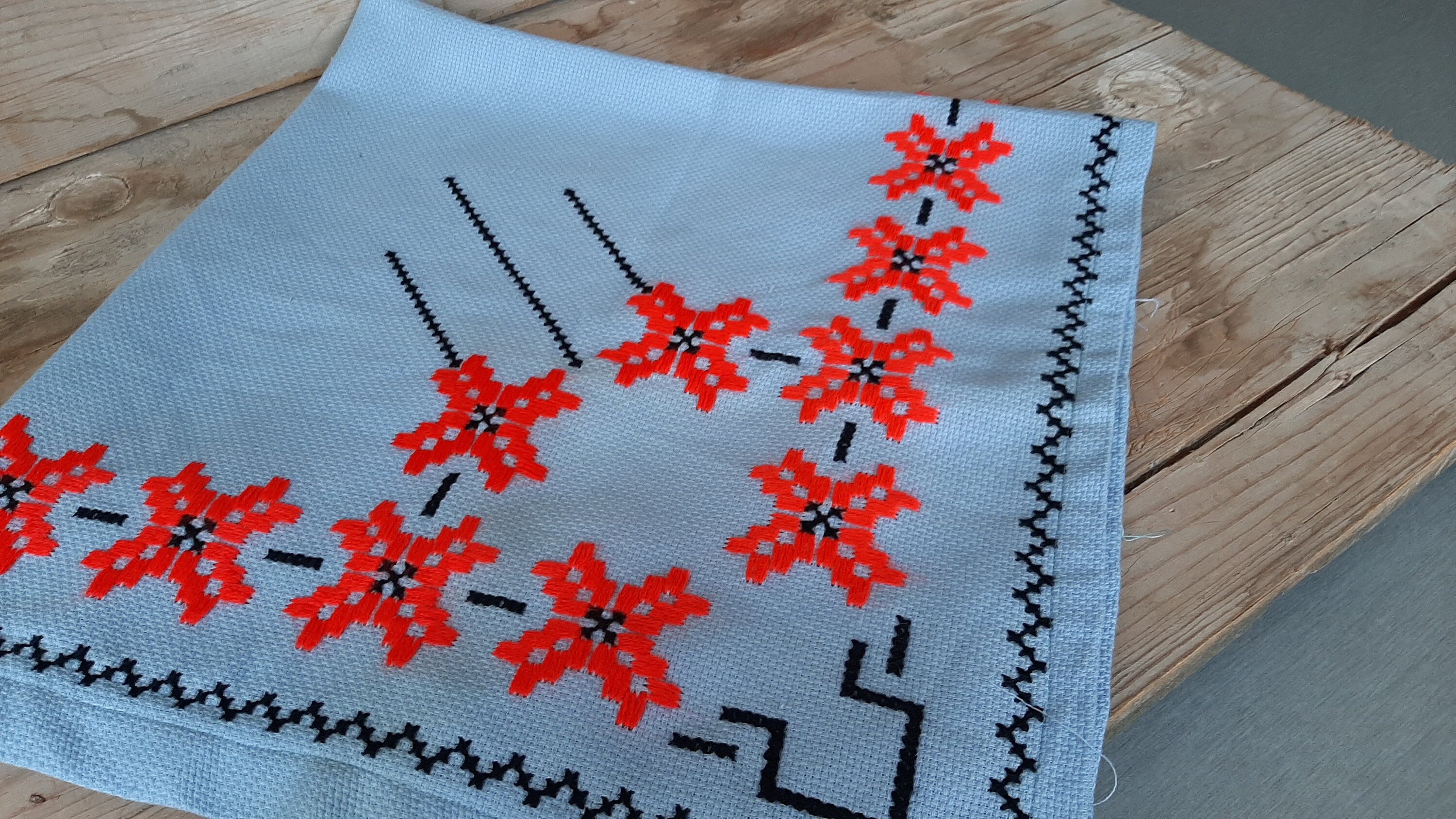 Vintage Hand Embroidered Tablecloth Linen / Beautiful Vintage Hand ...